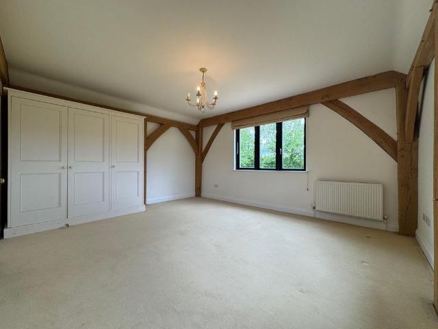 4 bedroom detached house to rent
