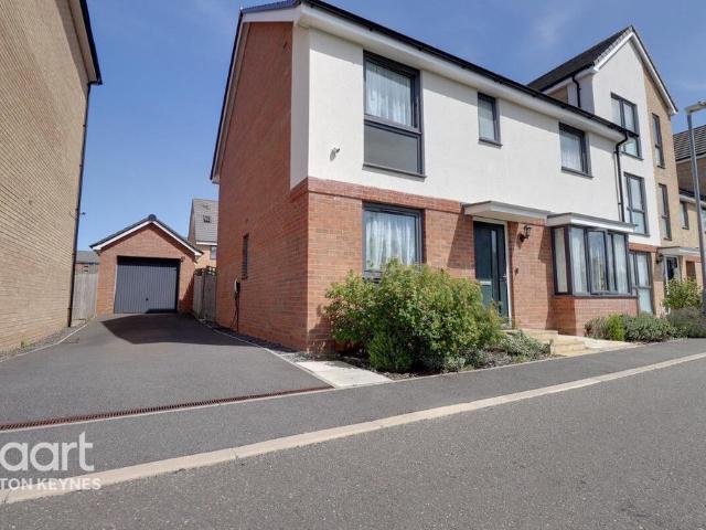 4 bedroom detached house to rent