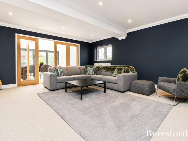4 bedroom detached house to rent