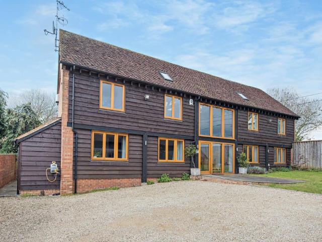 4 bedroom detached house to rent