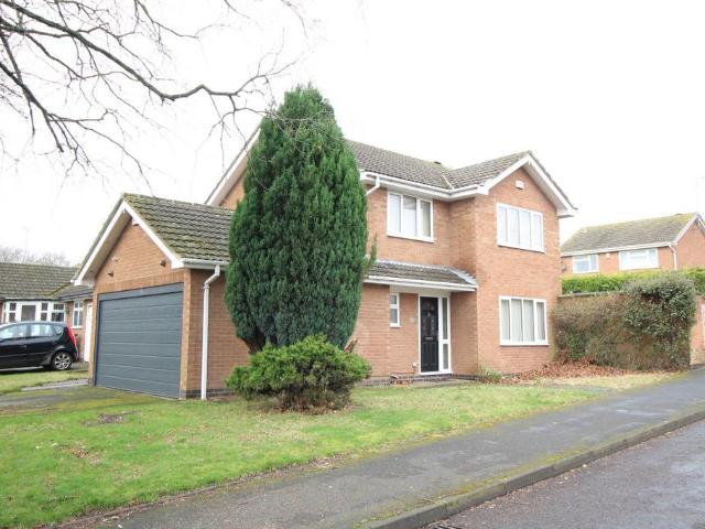 4 bedroom detached house to rent
