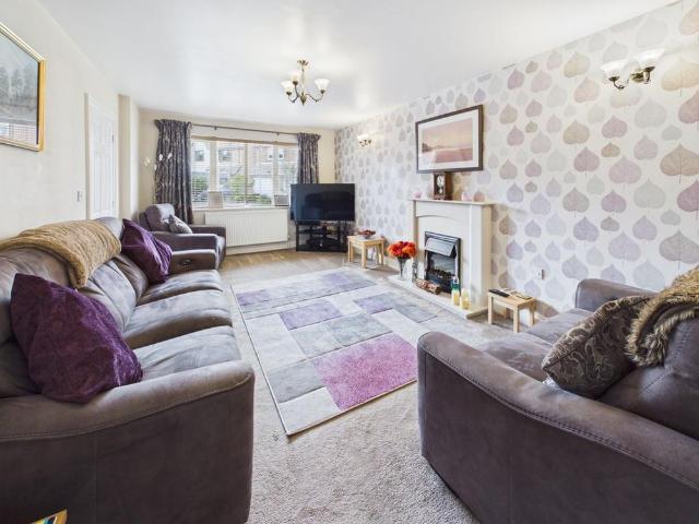 4 bedroom detached house to rent