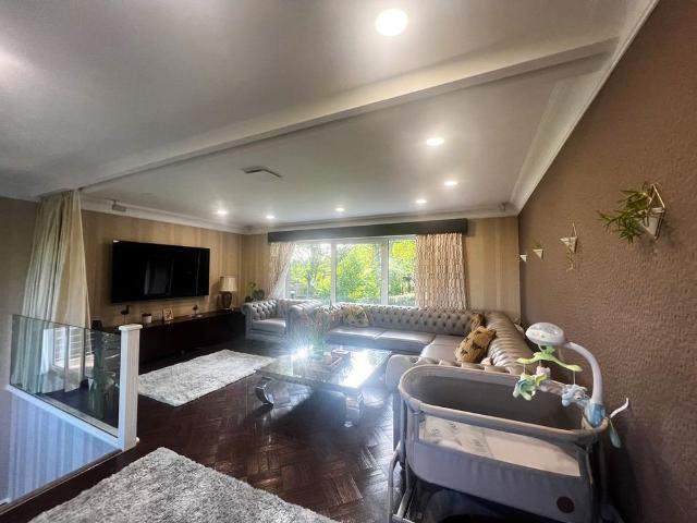 4 bedroom detached house to rent