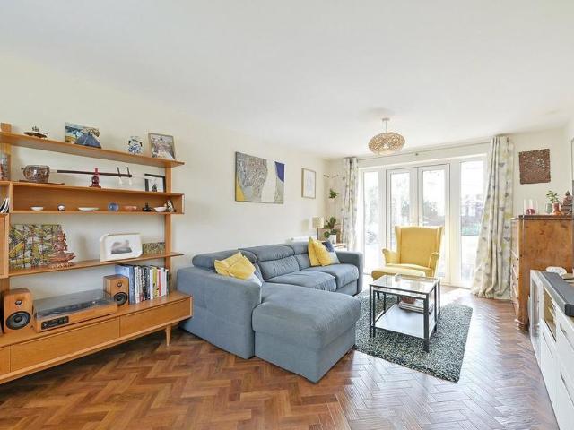4 bedroom detached house to rent