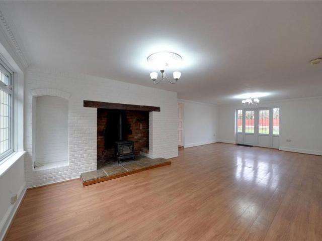 4 bedroom detached house to rent