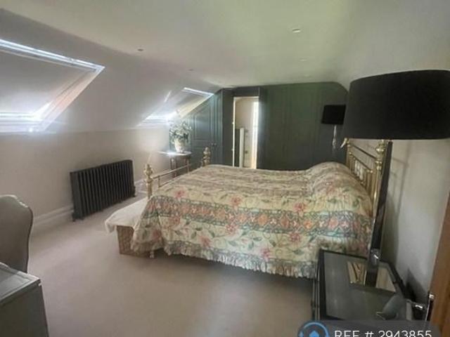 4 bedroom detached house to rent