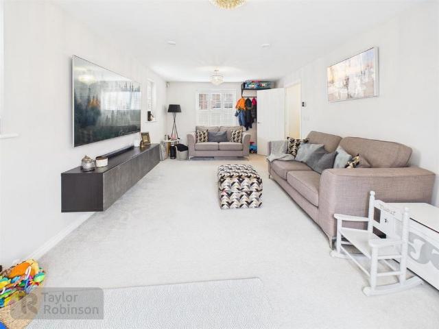 4 bedroom detached house to rent