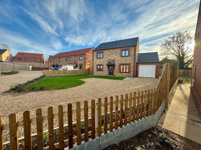 4 bedroom detached house to rent