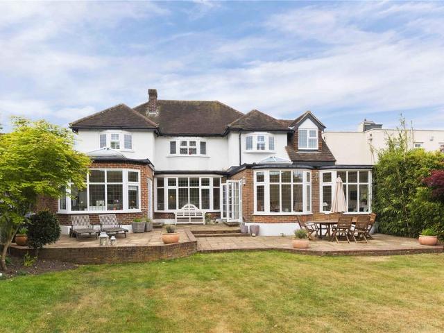 4 bedroom detached house to rent
