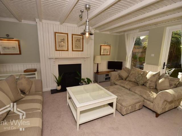 4 bedroom detached house to rent