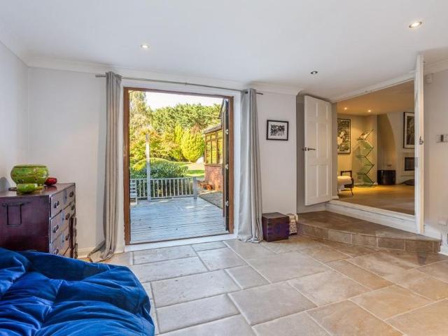 4 bedroom detached house to rent