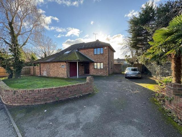 4 bedroom detached house to rent