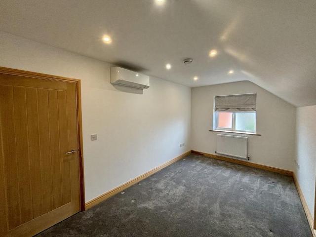 4 bedroom detached house to rent
