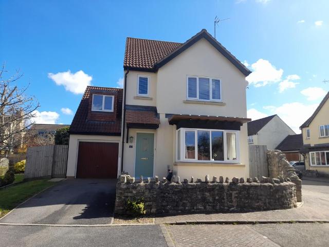 4 bedroom detached house to rent