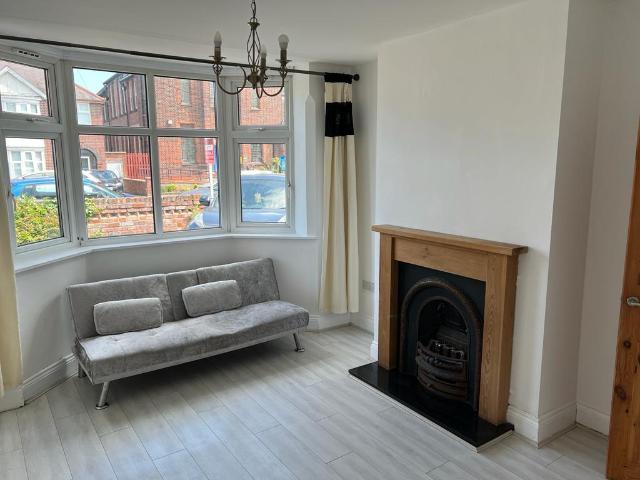 4 bedroom detached house to rent