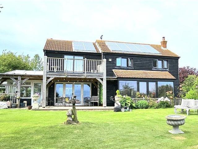 4 bedroom detached house to rent