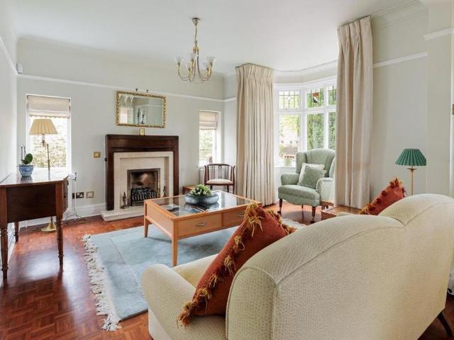 4 bedroom detached house to rent