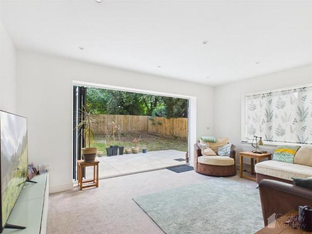 4 bedroom detached house to rent