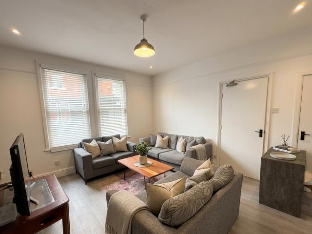 4 bedroom detached house to rent