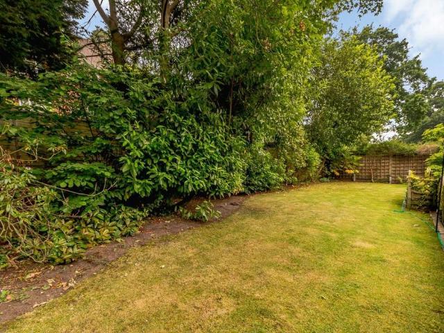 4 bedroom detached house to rent