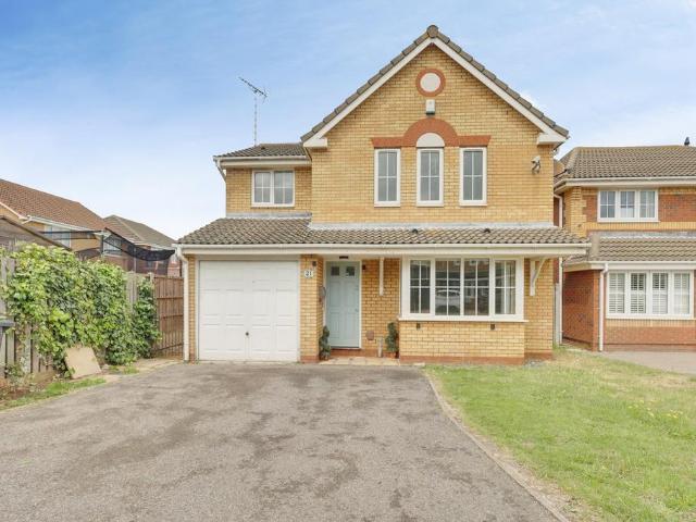 4 bedroom detached house to rent