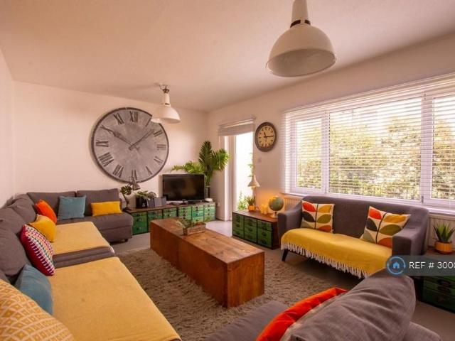 4 bedroom detached house to rent