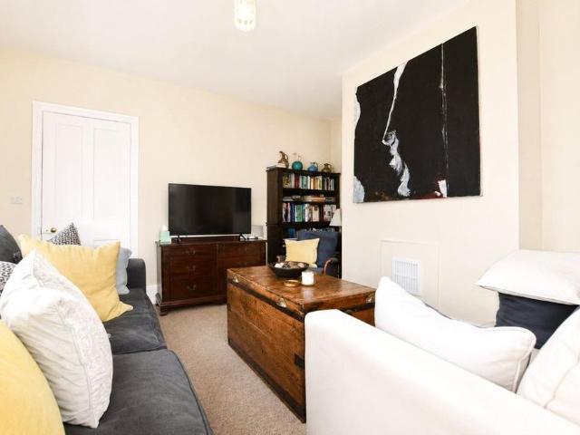 4 bedroom detached house to rent