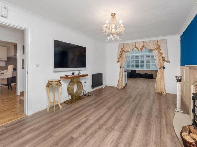 4 bedroom detached house to rent