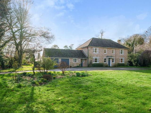 4 bedroom detached house to rent