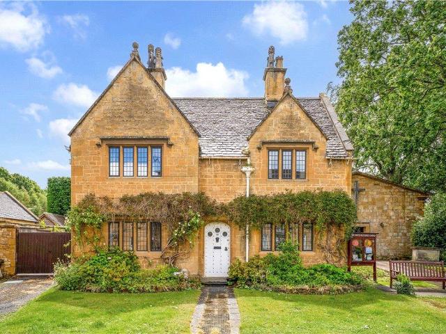 4 bedroom detached house to rent