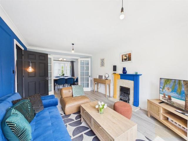 4 bedroom detached house to rent