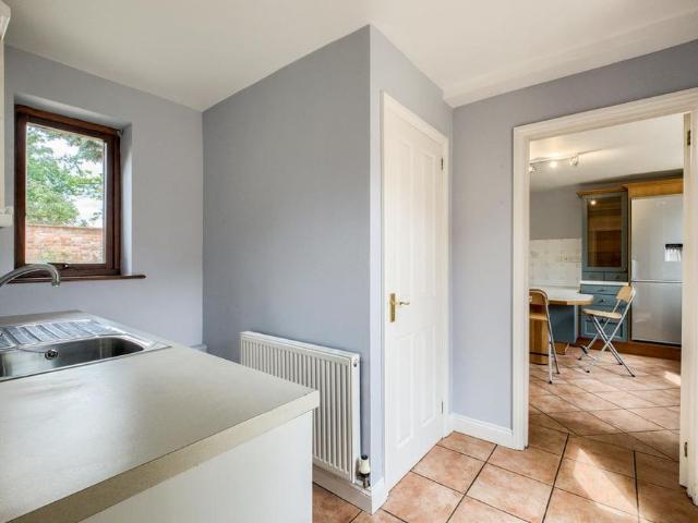 4 bedroom detached house to rent