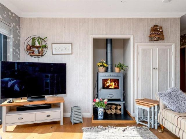 4 bedroom detached house to rent