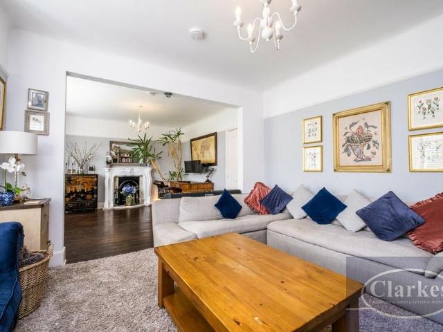 4 bedroom detached house to rent