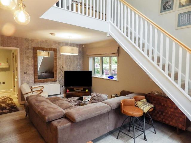 4 bedroom detached house to rent