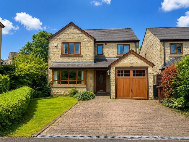 4 bedroom detached house to rent