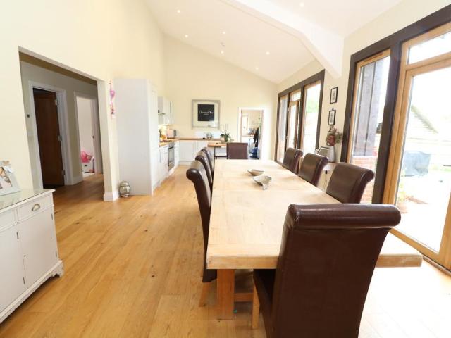 4 bedroom detached house to rent