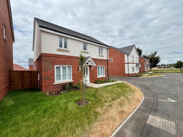 4 bedroom detached house to rent