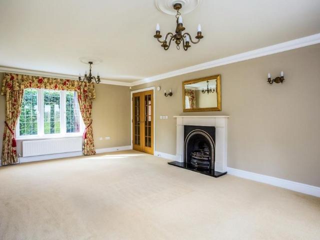 4 bedroom detached house to rent