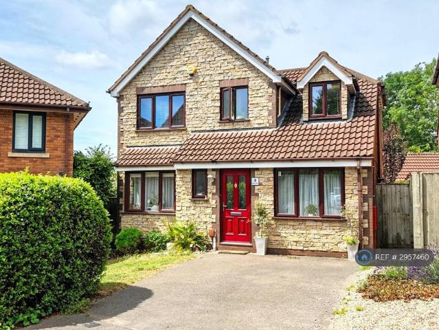 4 bedroom detached house to rent