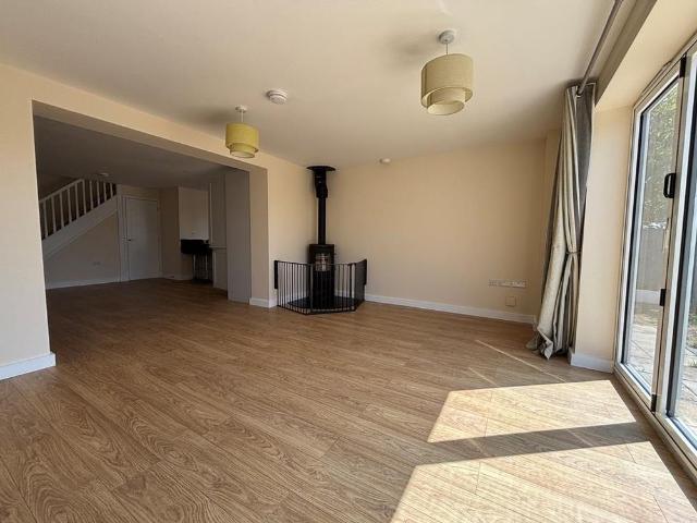 4 bedroom detached house to rent