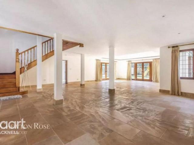 4 bedroom detached house to rent
