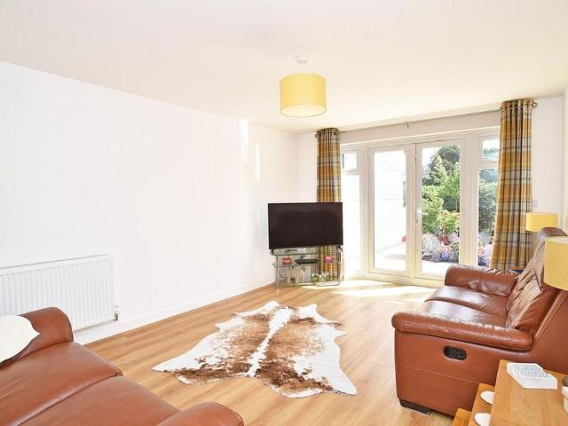 4 bedroom detached house to rent
