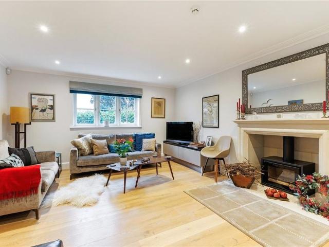 4 bedroom detached house to rent