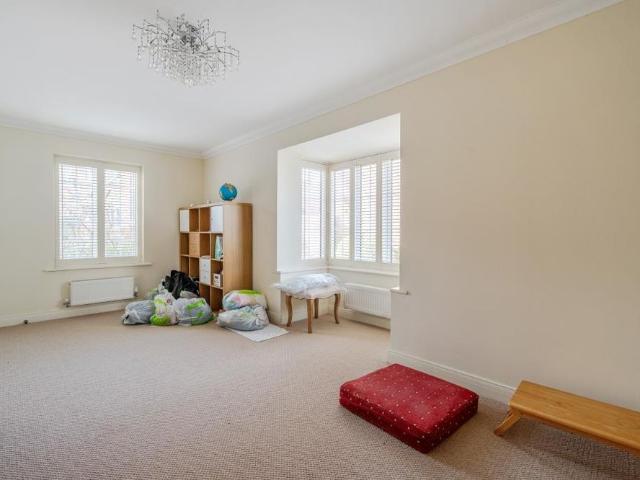4 bedroom detached house to rent