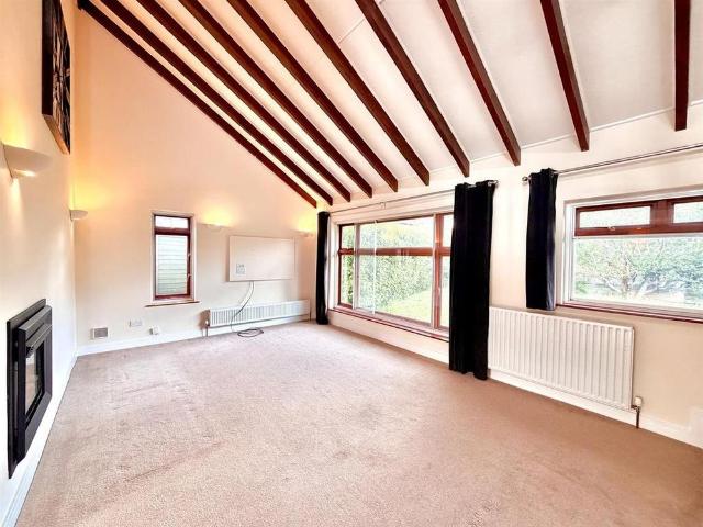 4 bedroom detached house to rent