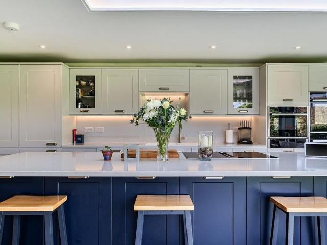 4 bedroom detached house to rent