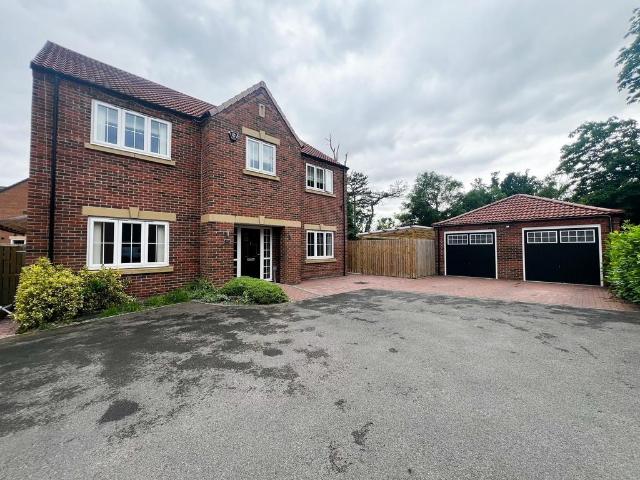4 bedroom detached house to rent
