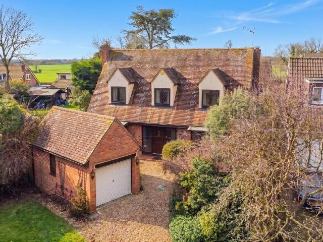 4 bedroom detached house to rent