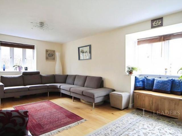 4 bedroom detached house to rent